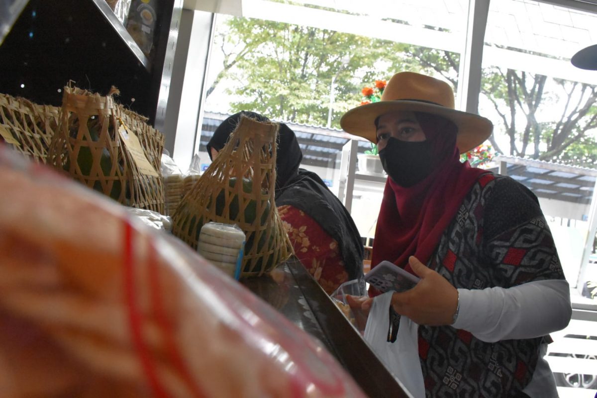 Gerai UMKM Sumedang Hadir di Kantor Samsat
