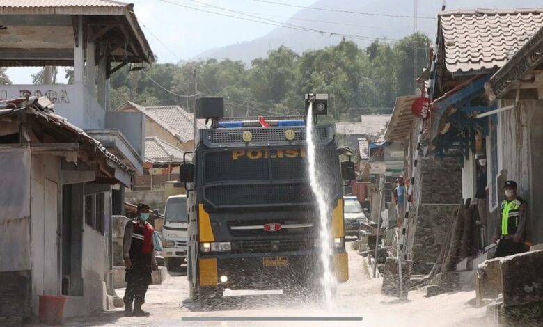 Pasca Erupsi Gunung Merapi, Debu Abu Vulkanik di Desa Krinjing di ...