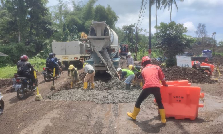 Jalan Legok Conggeang Yang Rusak Parah Kini Sudah Mulai Diperbaiki