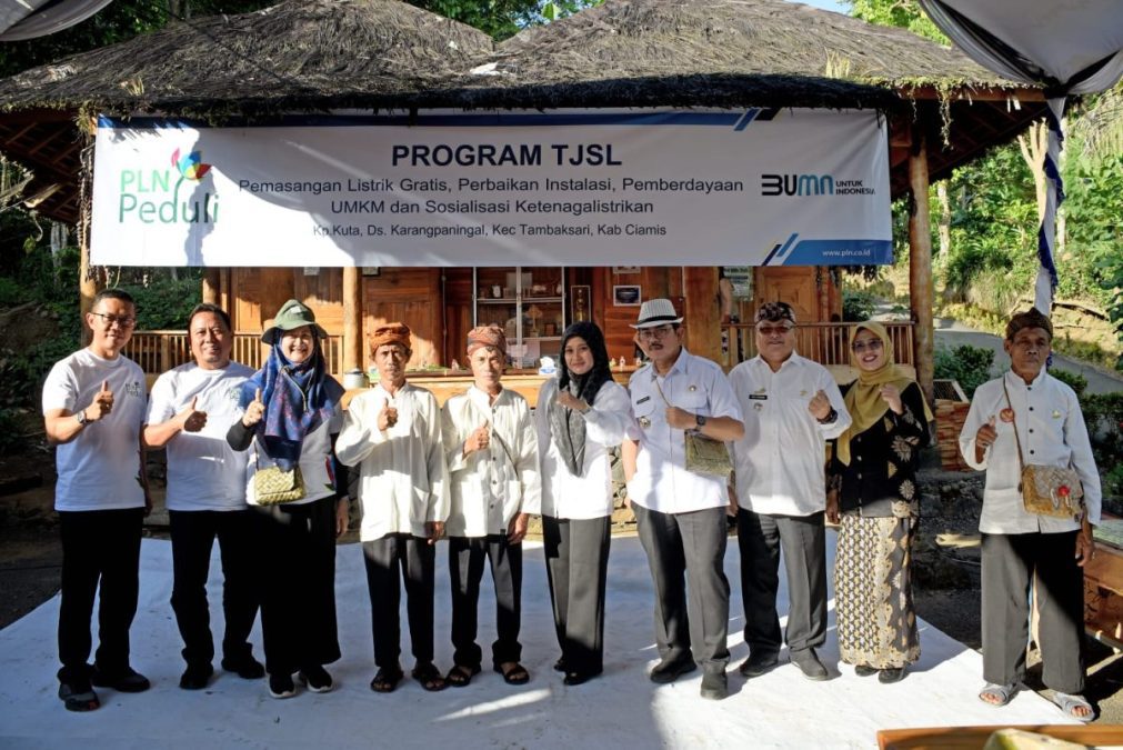 PLN Perkuat Ekonomi Kampung Adat Kuta dengan Program Terpadu